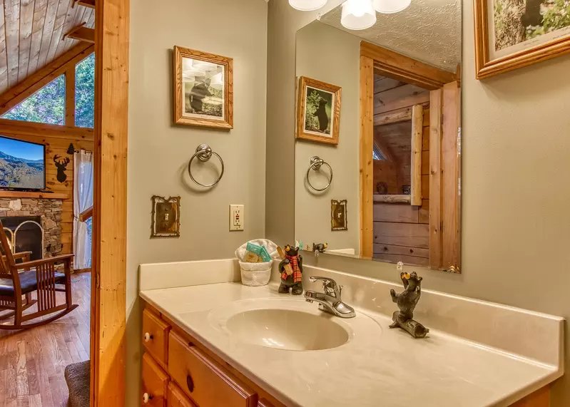 LAZY DAZE LODGE - 3 bedroom Cabin in Gatlinburg | Alpine Chalet Rentals