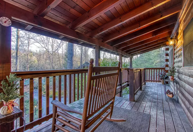 LAZY DAZE LODGE - 3 bedroom Cabin in Gatlinburg | Alpine Chalet Rentals