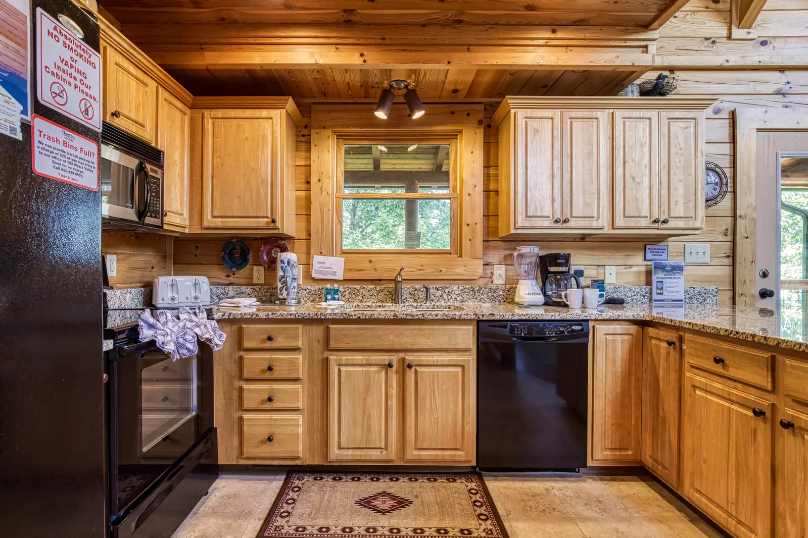 BLACK BEAR RIDGE - 5 bedroom Cabin in Pigeon Forge | Alpine Chalet Rentals