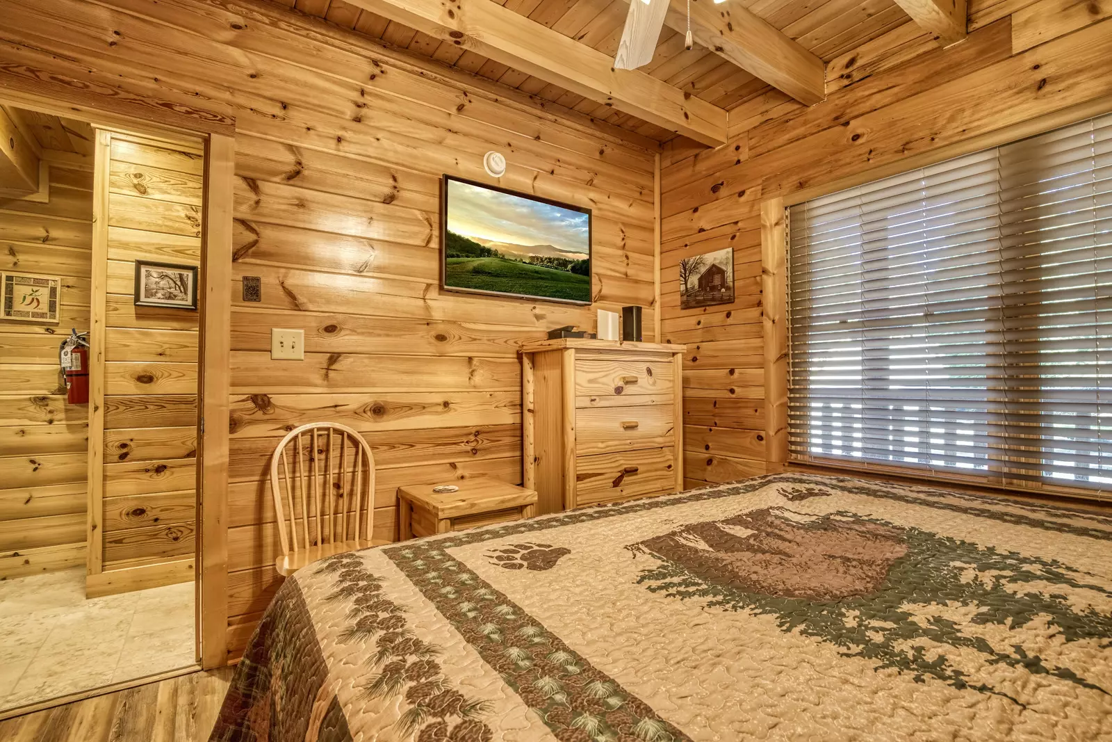 BLACK BEAR RIDGE - 5 bedroom Cabin in Pigeon Forge | Alpine Chalet Rentals