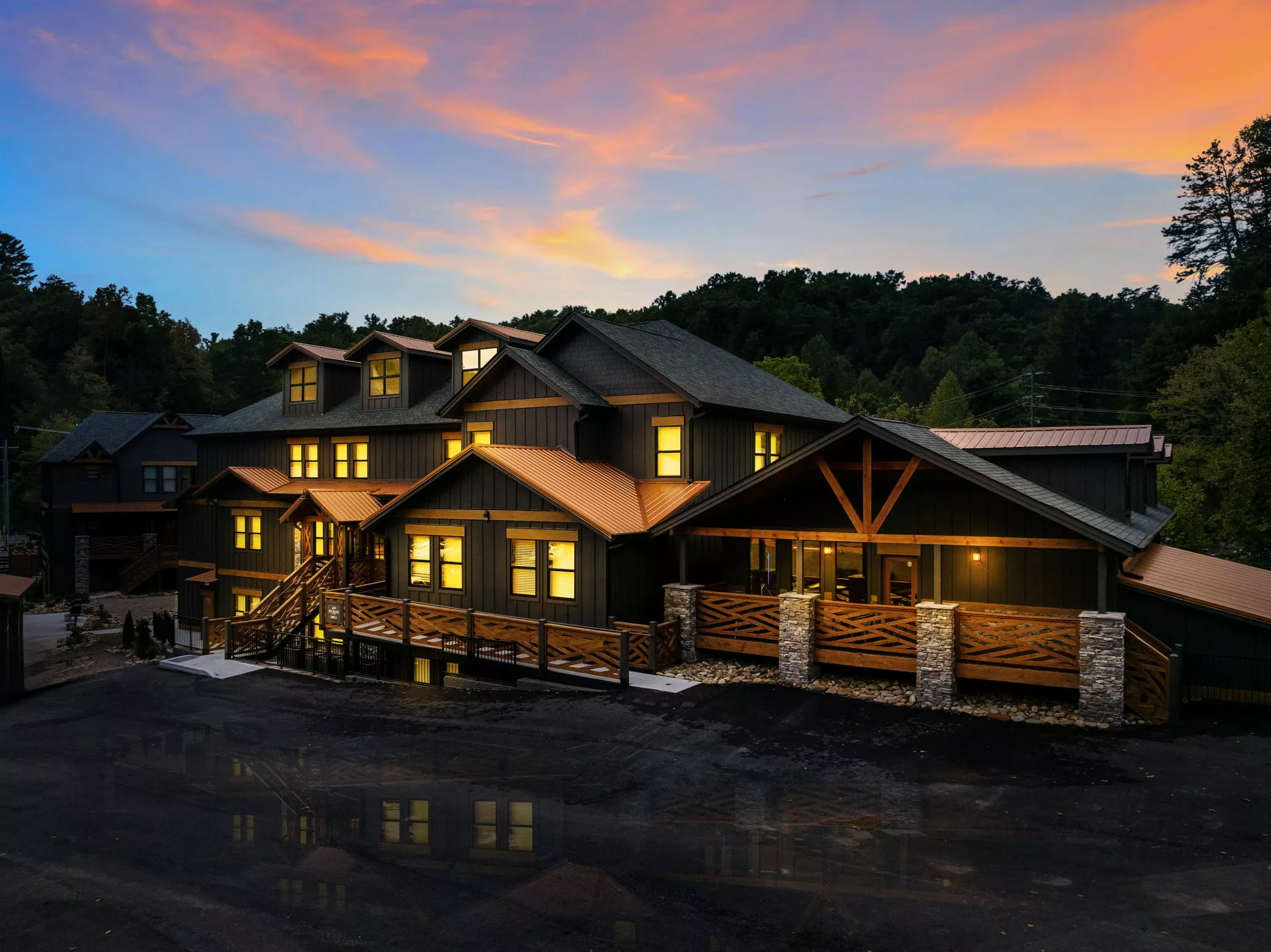 BIG BEAR COVE LODGE - 26 bedroom Cabin in Gatlinburg | Alpine Chalet ...